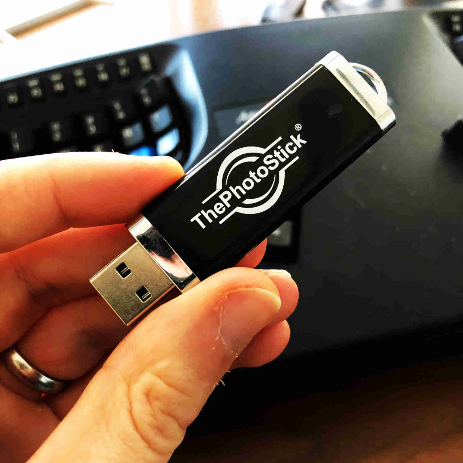 A low cost "stick" finds all of your photos and saves them - Talk Tech ...