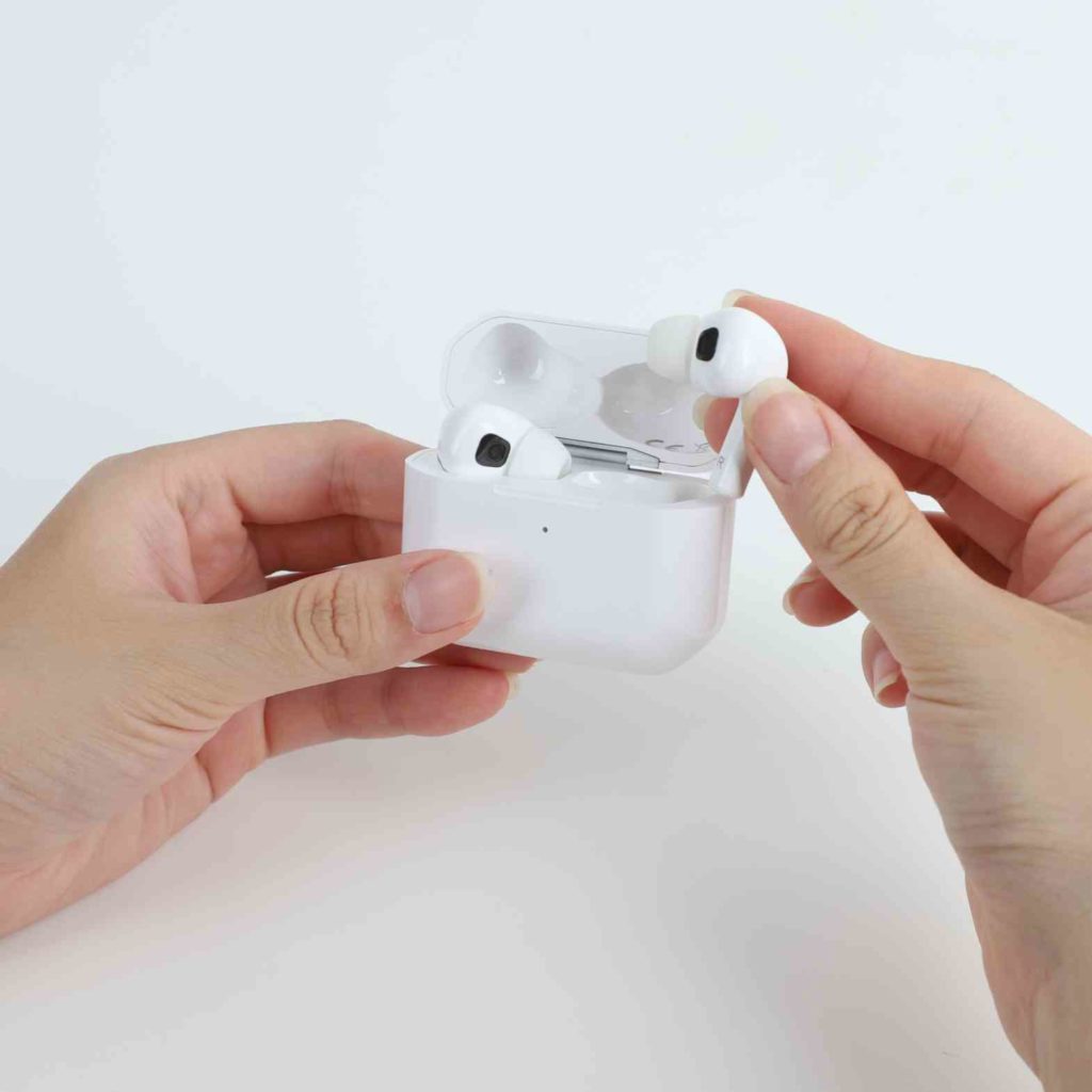 Listen without cords with Bluetooth 5.0 and without distractions with ...